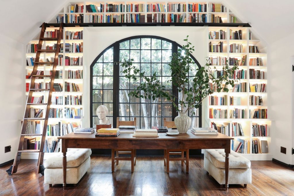 The Cover is Not the Book | 5 Homes with Handsome Libraries - Sotheby´s ...