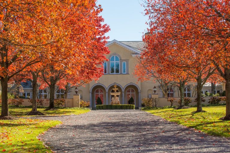 Fall Forward | 5 Homes with Dramatic Fall Foliage - Sotheby´s ...