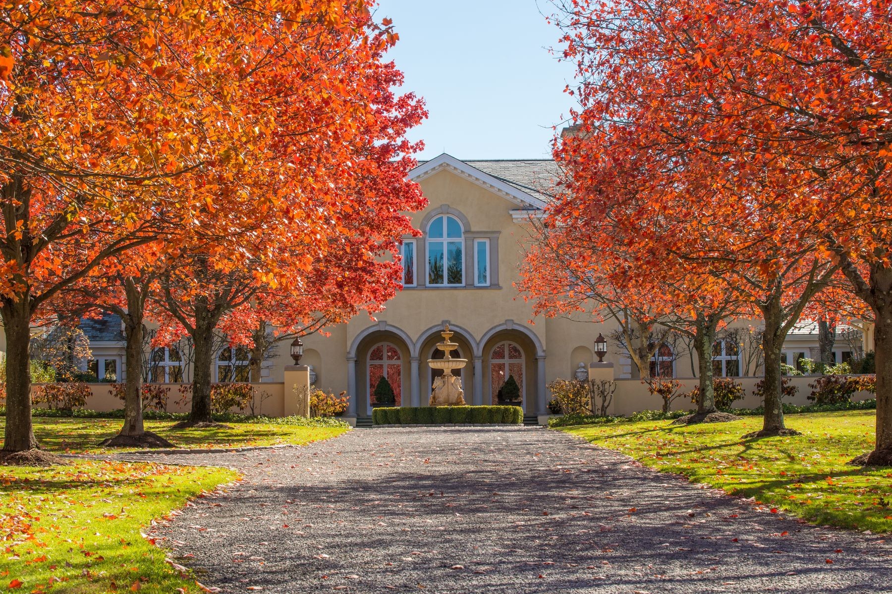 Fall Forward | 5 Homes with Dramatic Fall Foliage - Sotheby´s ...