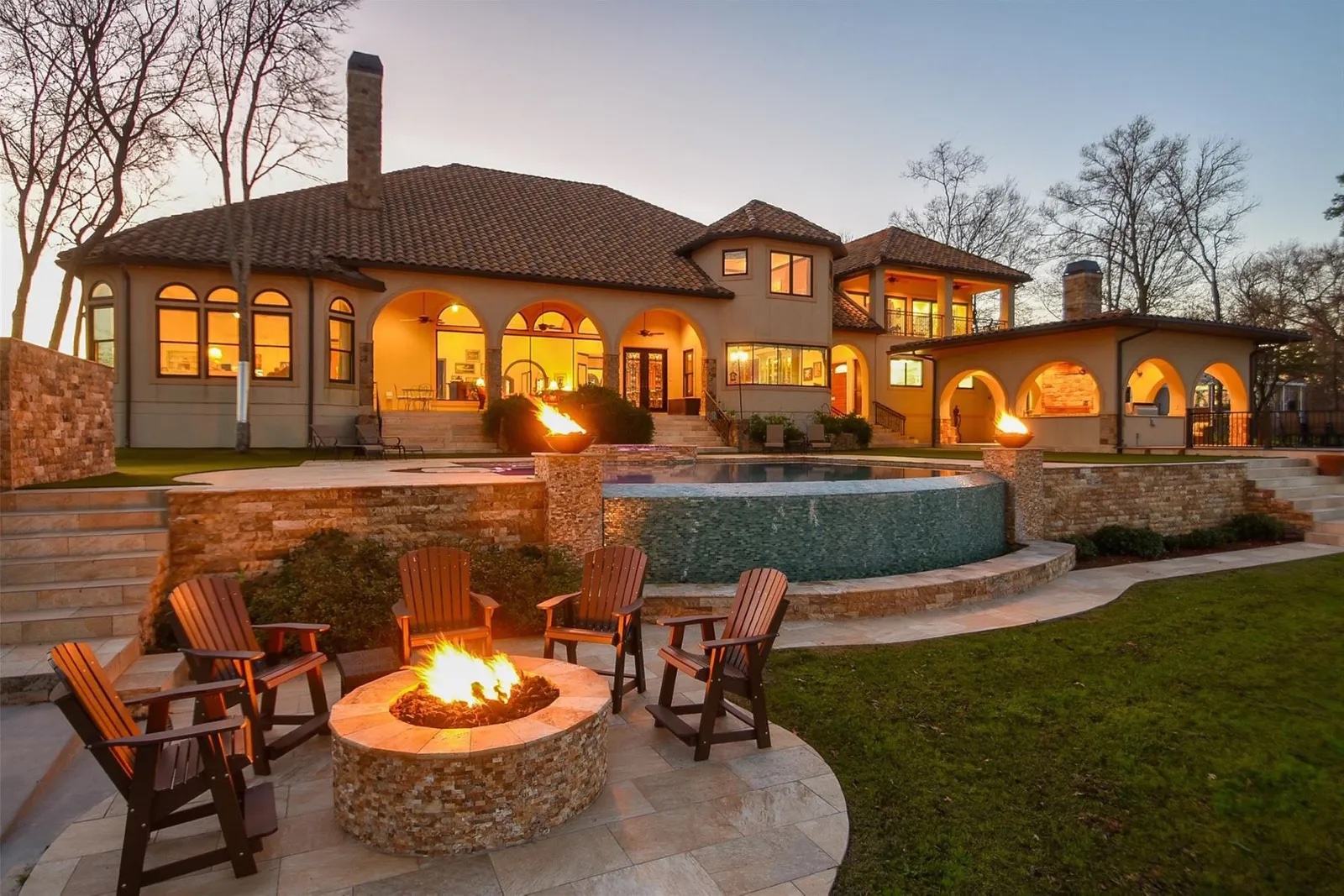 Dive Deep into These 5 Waterfront Homes - Sotheby´s International ...
