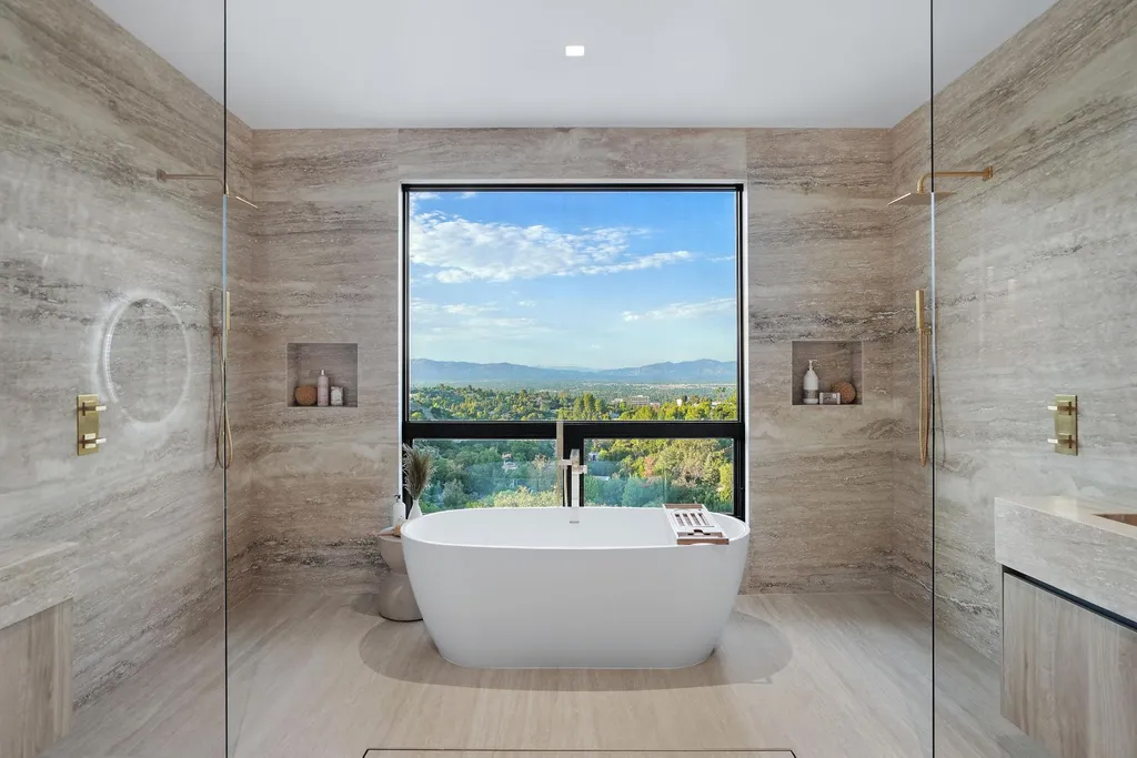 Soak in these Four Homes with Relaxing Tubs - Sotheby´s International ...