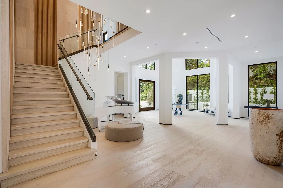 Guiding Light: 5 Homes with Natural Light - Sotheby´s International ...